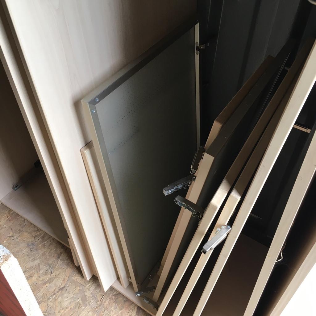 FREE Kitchen carcass and doors in Gedling für gratis zum Verkauf ...