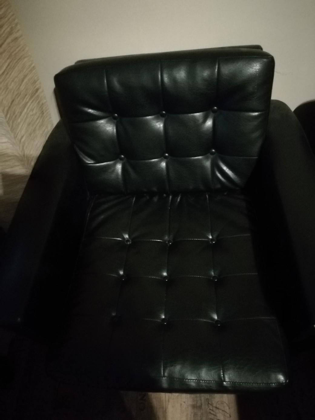 Ledercouch schwarz in 4650 Lambach für gratis zum Verkauf | Shpock DE