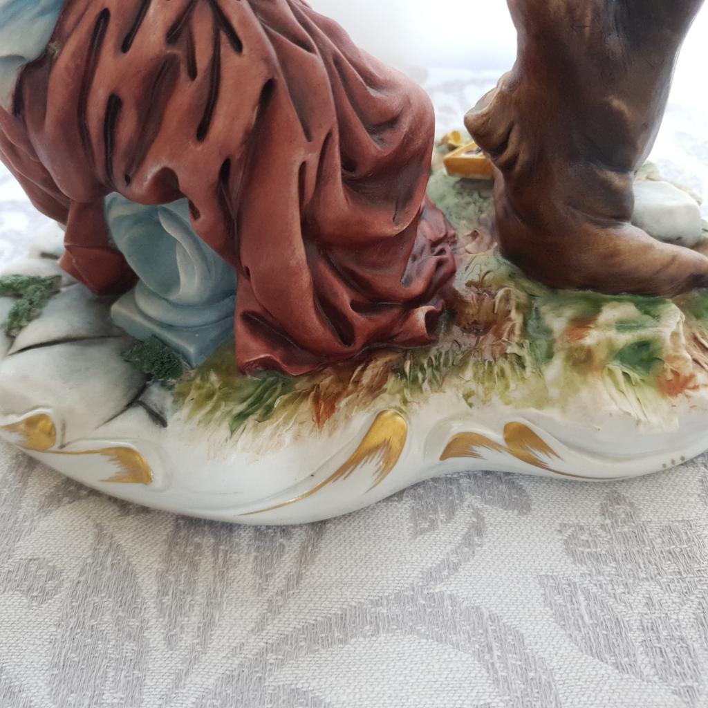Capodimonte sculpture artist lady in FY8 Fylde für £ 13,00 zum Verkauf ...