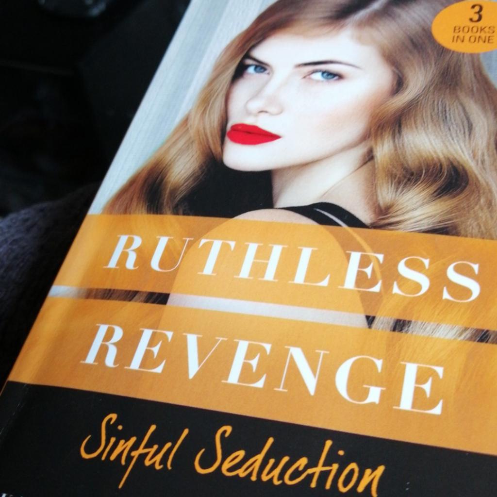 2 bags full of Mills a boone romance books in Madeley für 5,00 £ zum ...