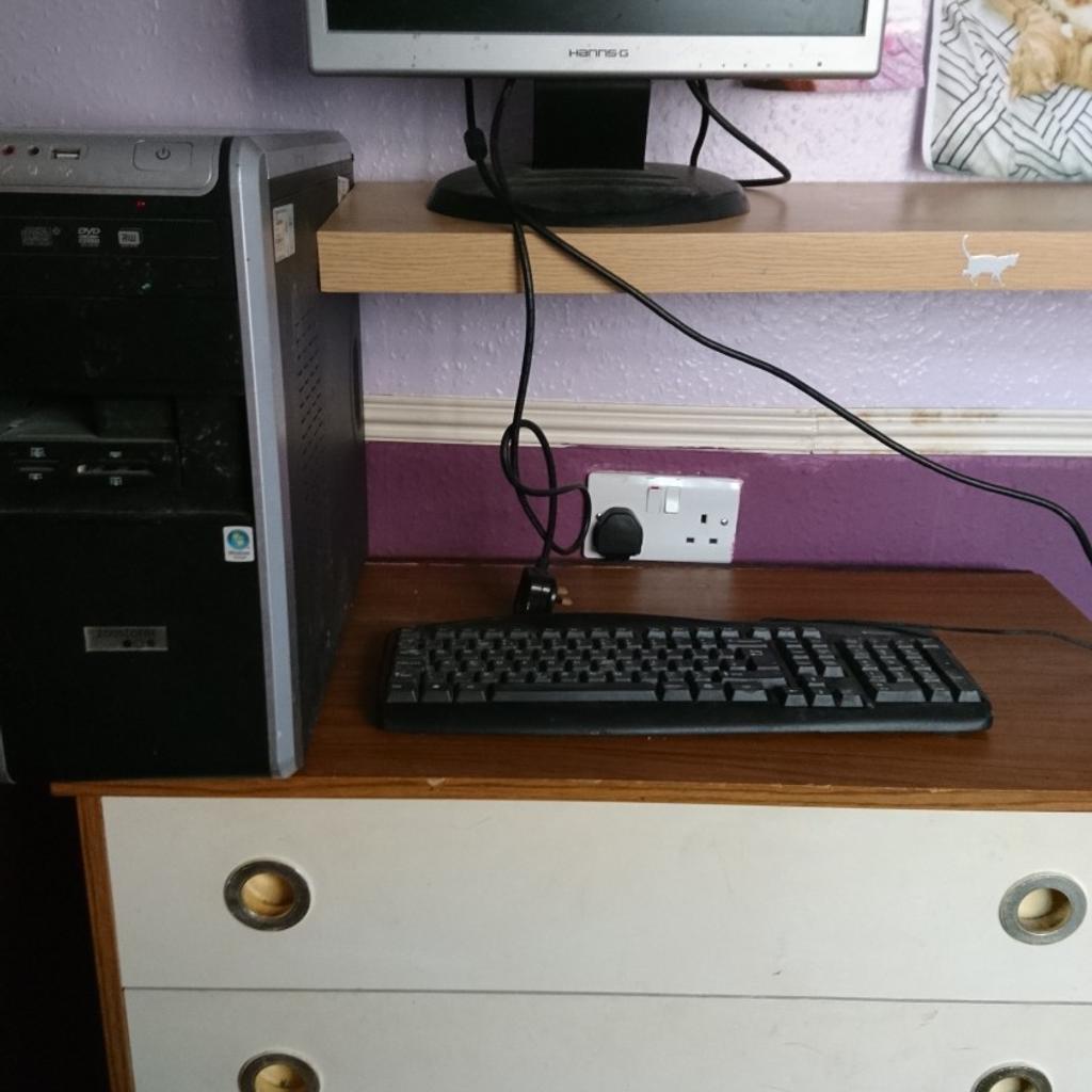 desk top computer in FY2 Bispham for free for sale | Shpock
