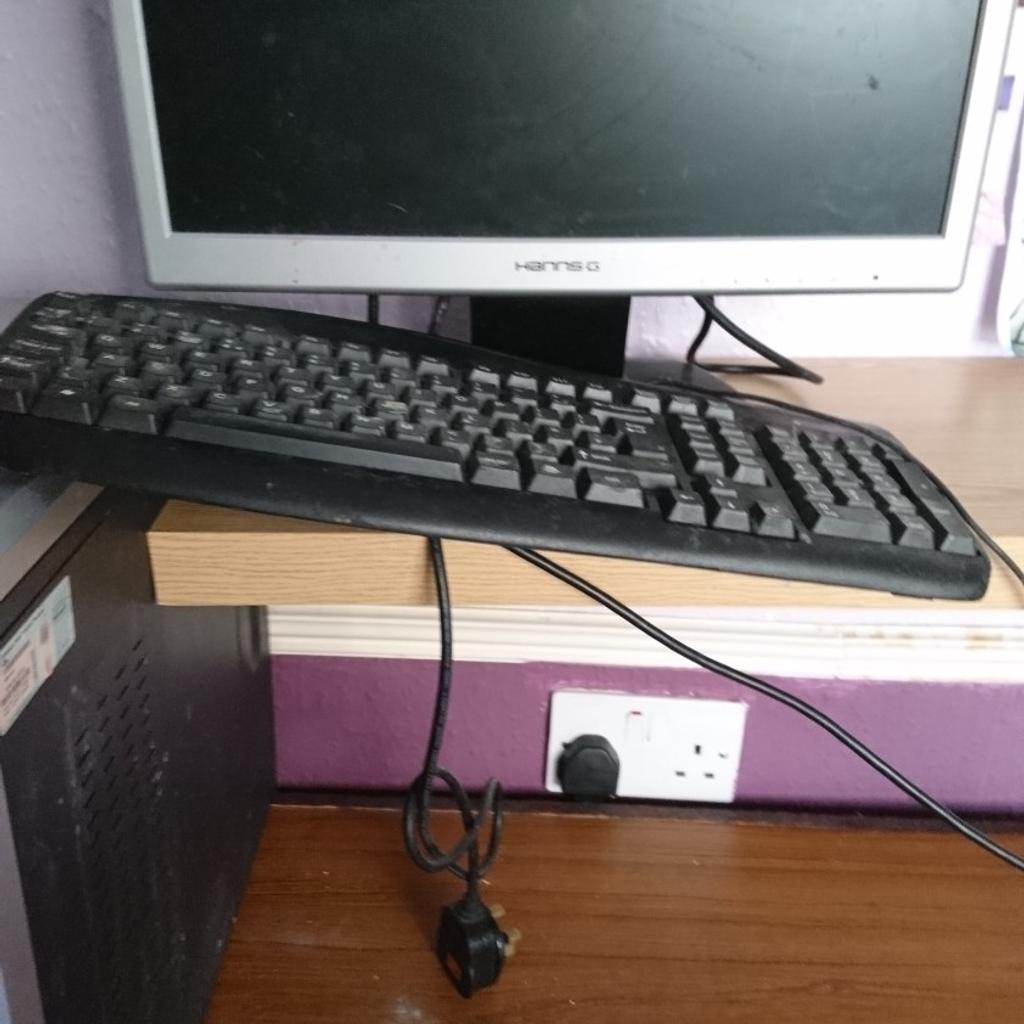 desk top computer in FY2 Bispham for free for sale | Shpock