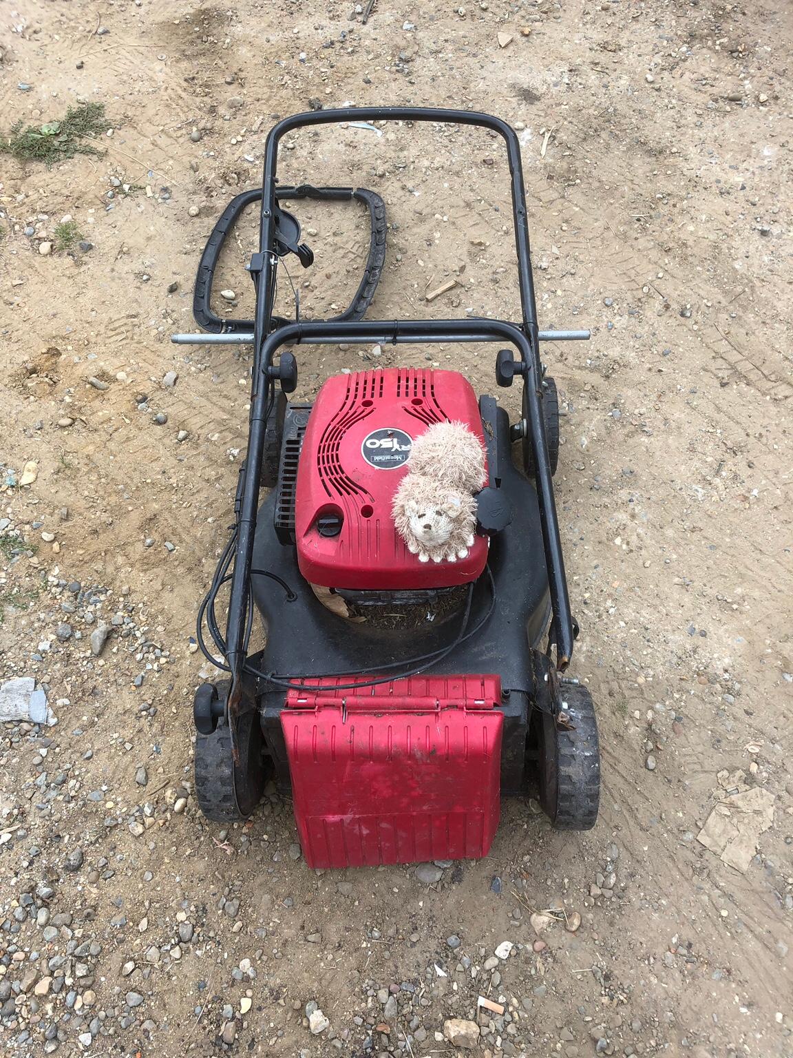 Petrol lawnmower space or repair in CO12 Tendring für £ 15,00 zum ...