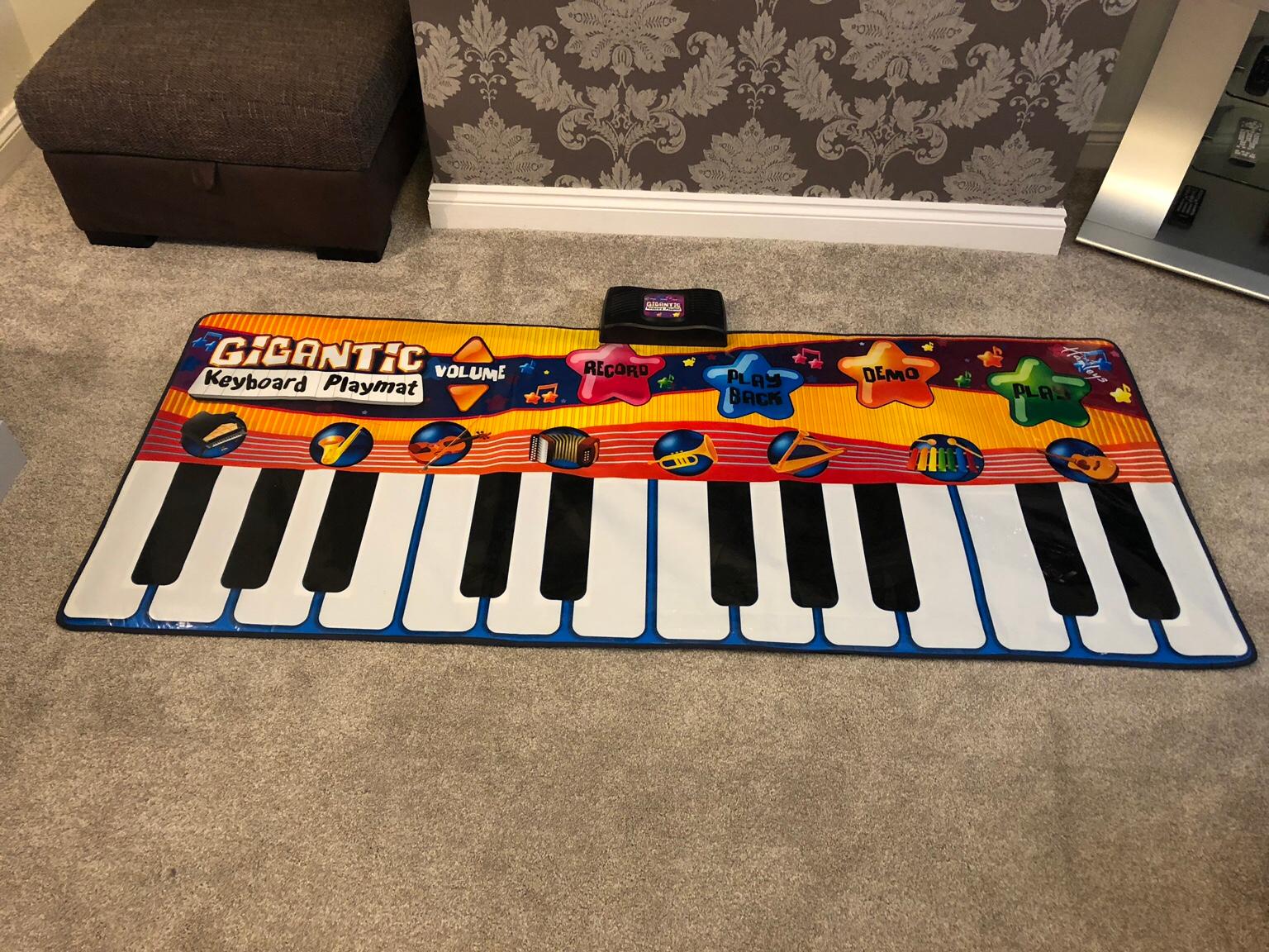 Hamleys Giant Floor keyboard in Broxbourne für 20,00 £ zum Verkauf ...