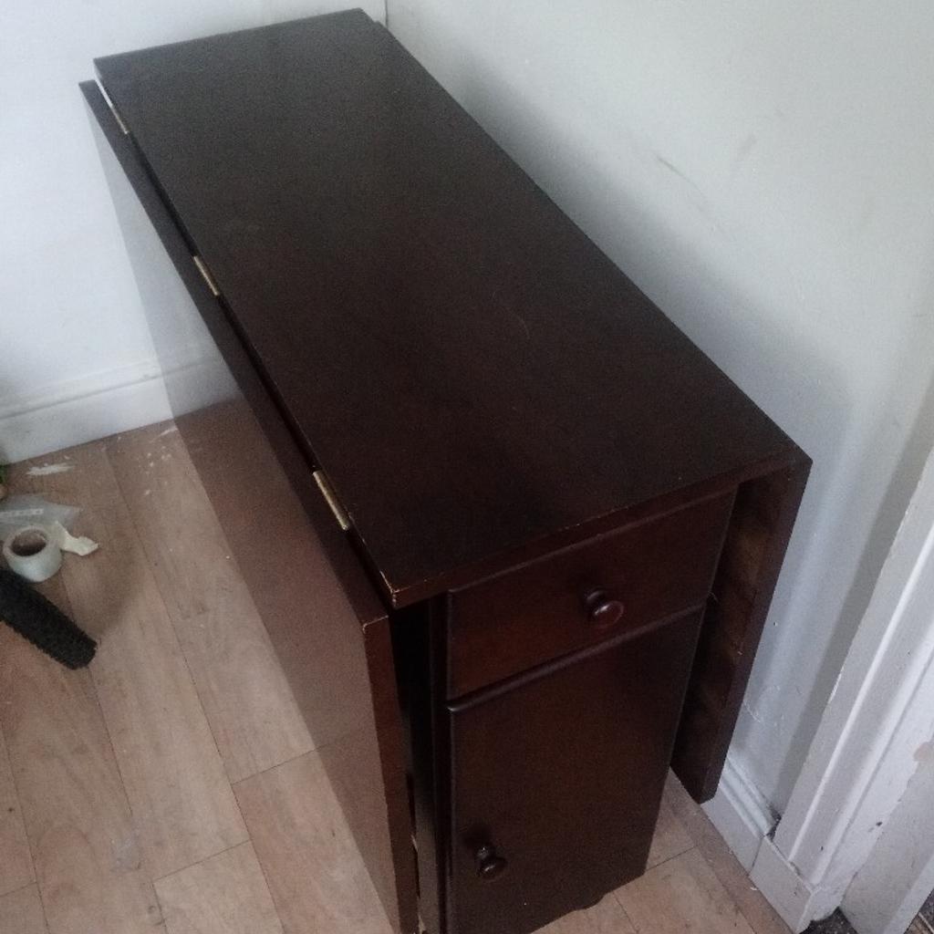 folding butterfly table with four chairs. in L27 Liverpool für £ 25,00 ...