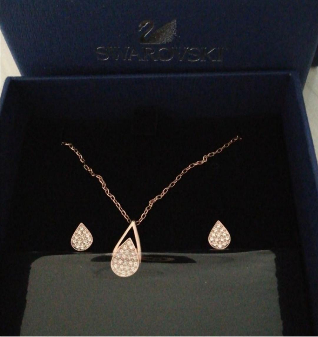 original Swarovski Set in 6845 Stadt Hohenems für 60,00 € zum Verkauf | Shpock DE