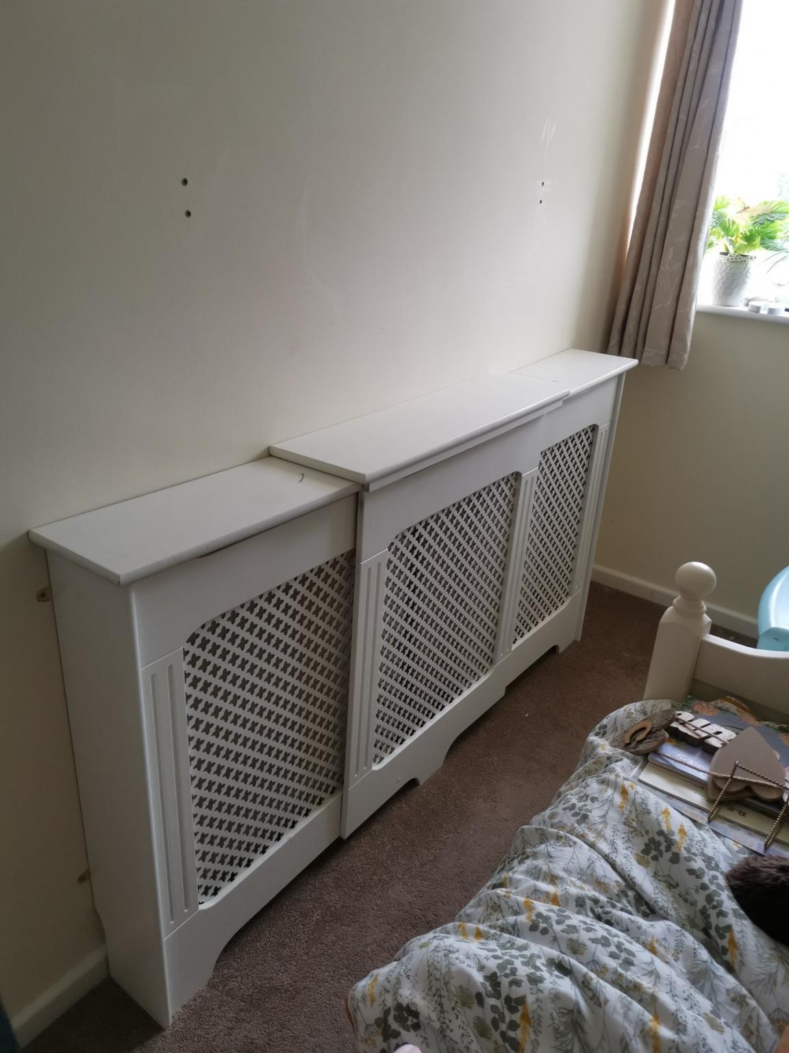 Large white extendable radiator cover guard in CH3 Farndon für 15,00 ...
