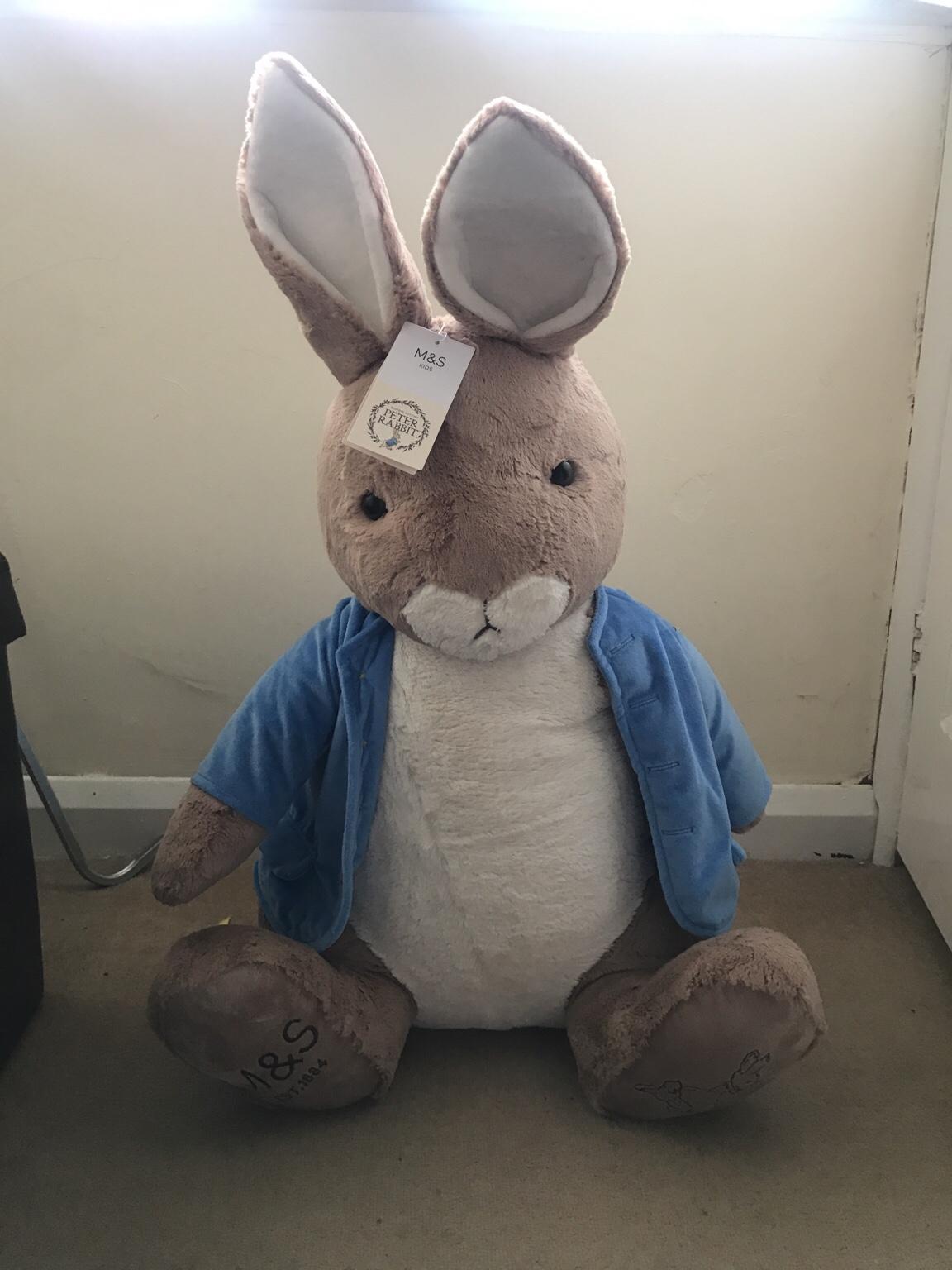 Giant Peter Rabbit in SE12 London Borough of Lewisham für 30,00 £ zum ...