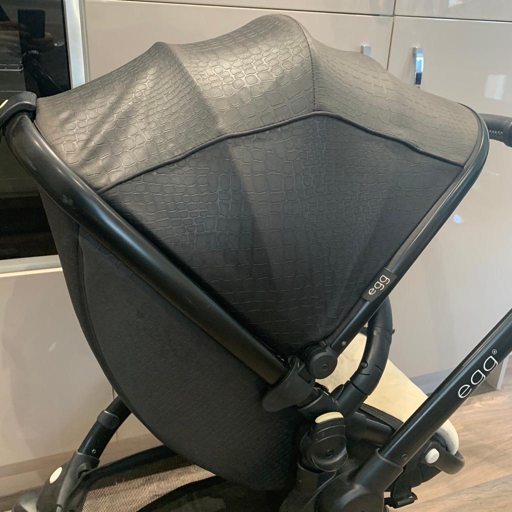 Egg Jurassic Park Edition Pram + Extras in SK10 Bollington für £ 495,00 ...
