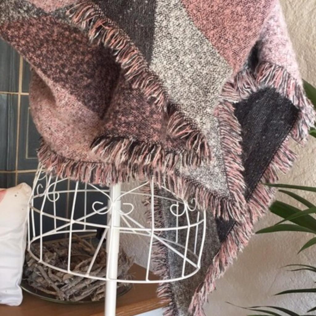 Kuschelschal groß grau/rose mit Fransen in 83059 Kolbermoor für € 4,00 ...