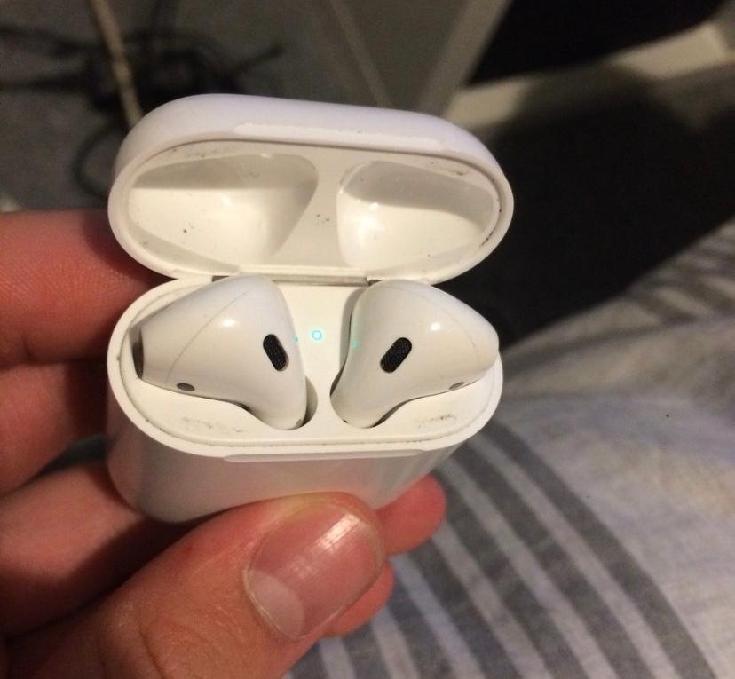 Apple air pods 1st gen in RM17 Dartford für 90,00 £ zum Verkauf | Shpock DE