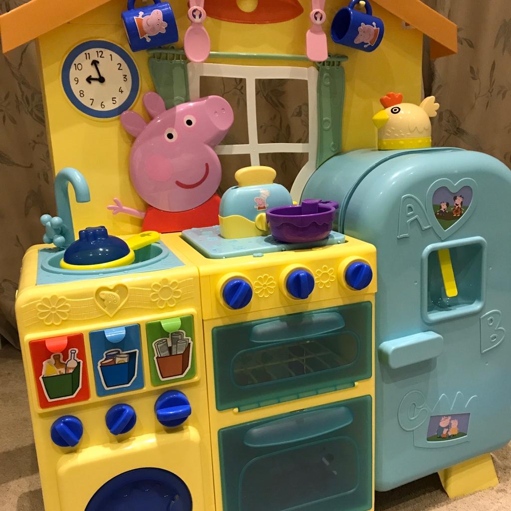 Peppa Pig kitchen excellent cond. All works! in TN23 Ashford für 30,00 ...
