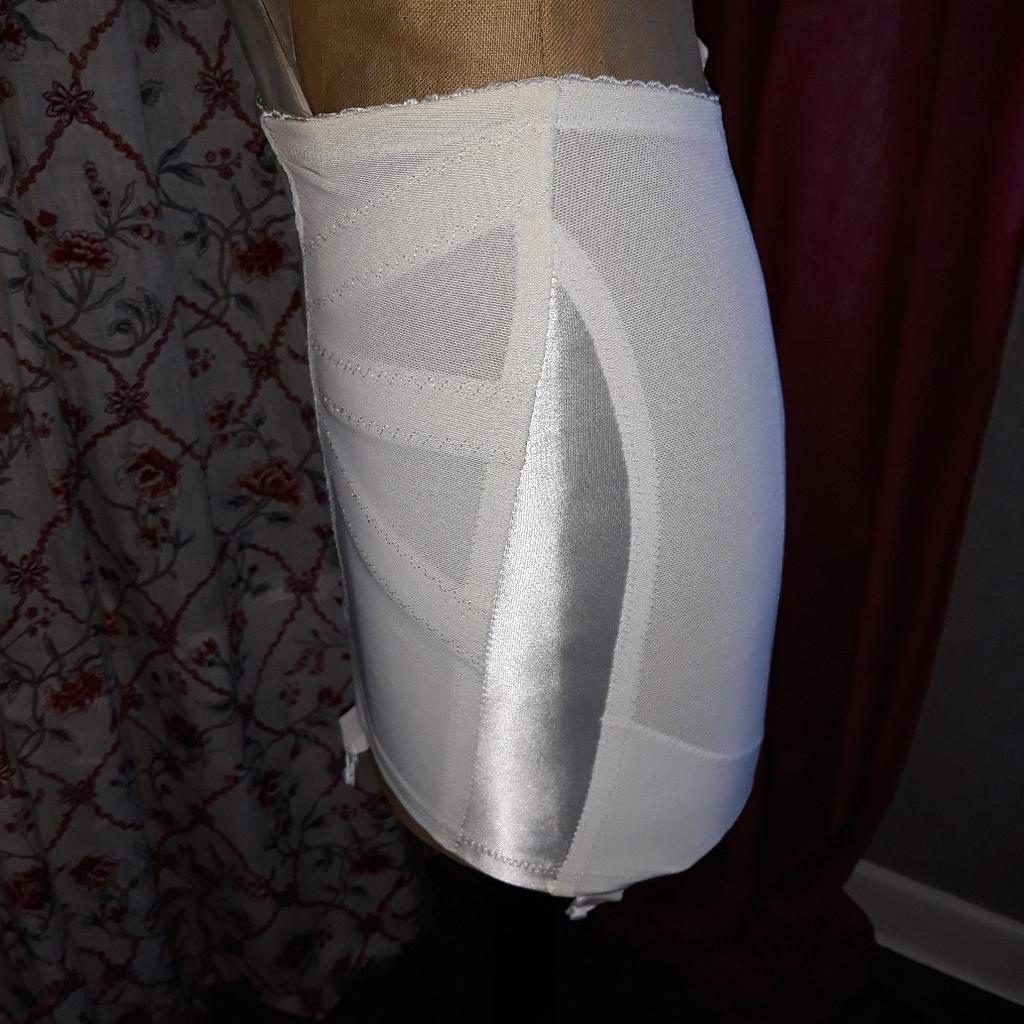 vintage corset/Girdle, plus free stockings in CV2 Coventry für 10,00 ...