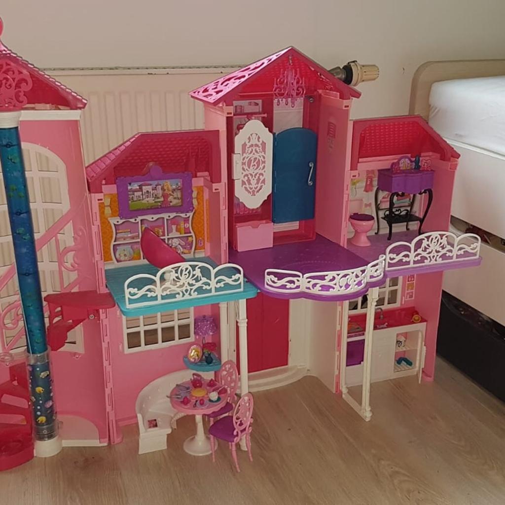 Barbie Puppenhaus in 65199 Wiesbaden für 47,98 € zum Verkauf | Shpock DE