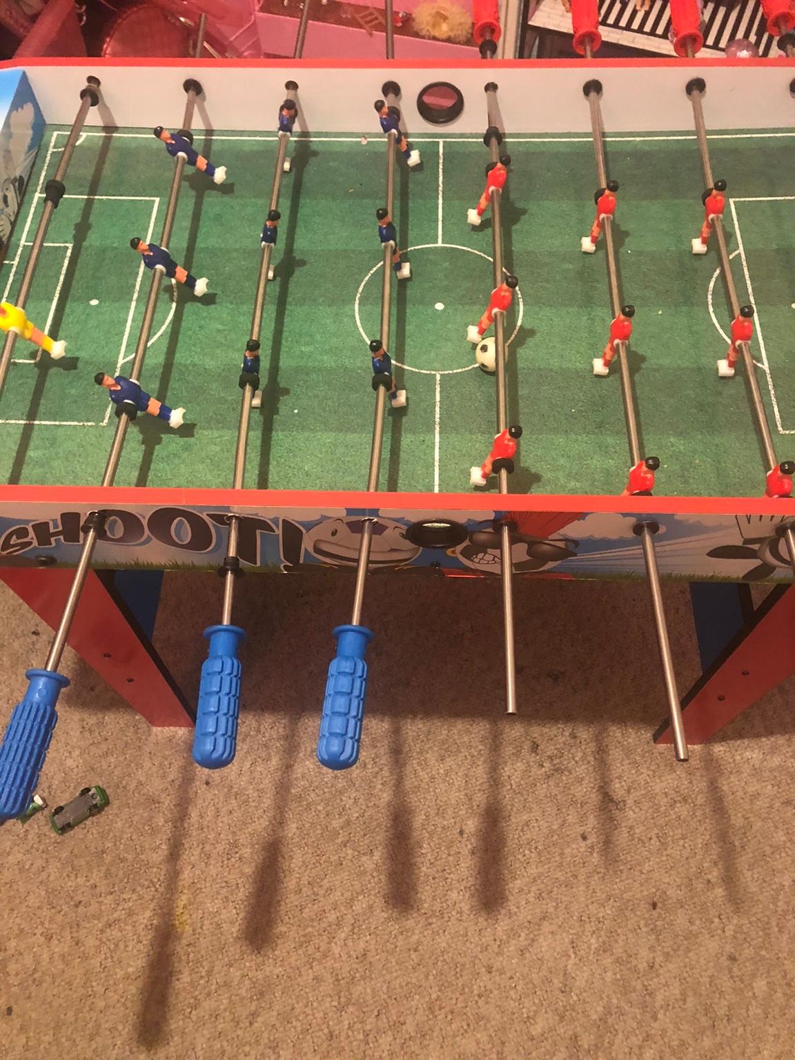Children’s football table in E4 London für 5,00 £ zum Verkauf | Shpock DE
