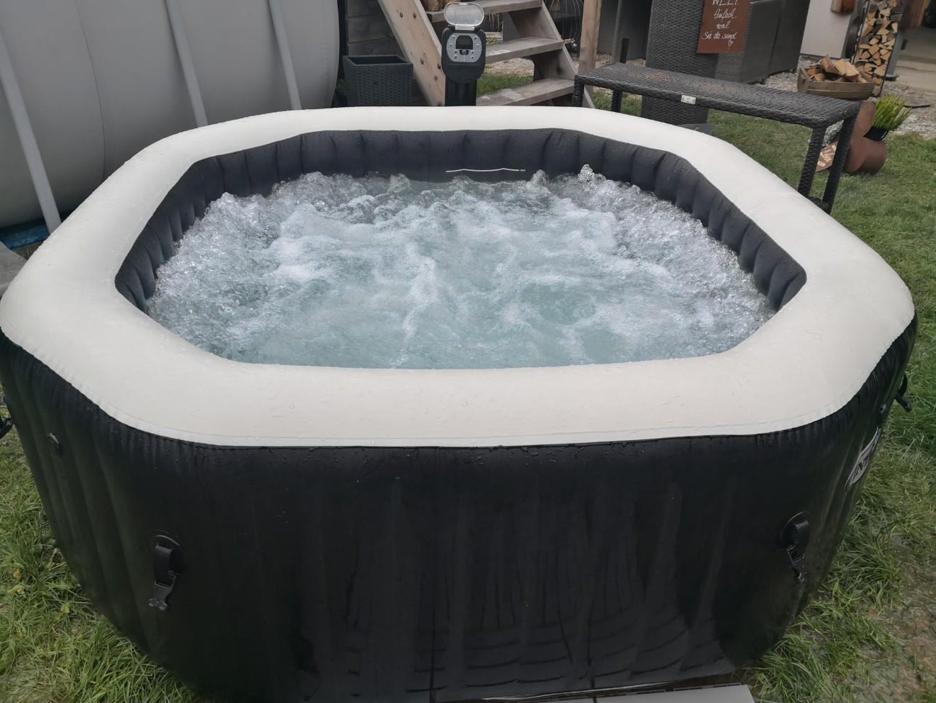 intex whirlpool mit SALZWASSERFUNKTION in für 850,00 € zum Verkauf ...