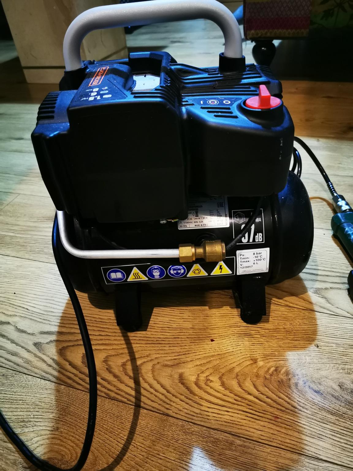 compressor and staple gun in Doncaster für 55,00 £ zum Verkauf | Shpock DE