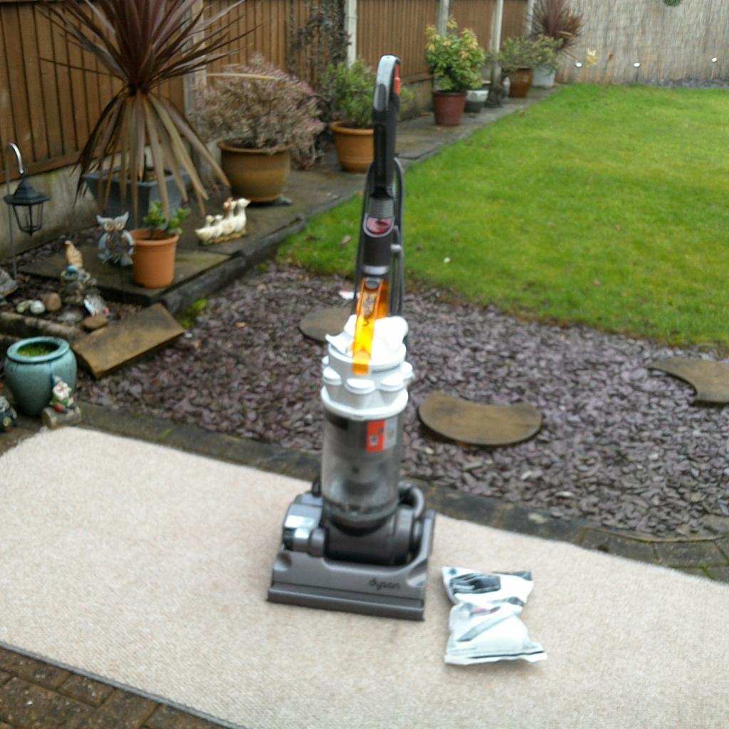 DYSON DC14 UPRIGHT HOOVER in DE3 Derby für £ 40,00 zum Verkauf | Shpock AT