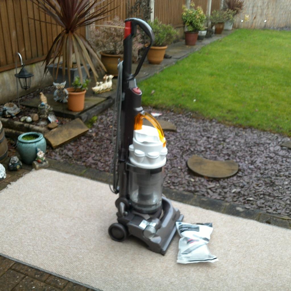 DYSON DC14 UPRIGHT HOOVER in DE3 Derby für £ 40,00 zum Verkauf | Shpock AT