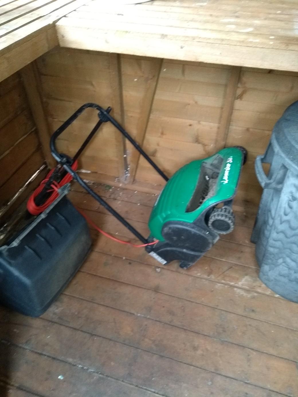 Qualcast Electric Lawn Raker in Ribble Valley für 25,00 £ zum Verkauf ...