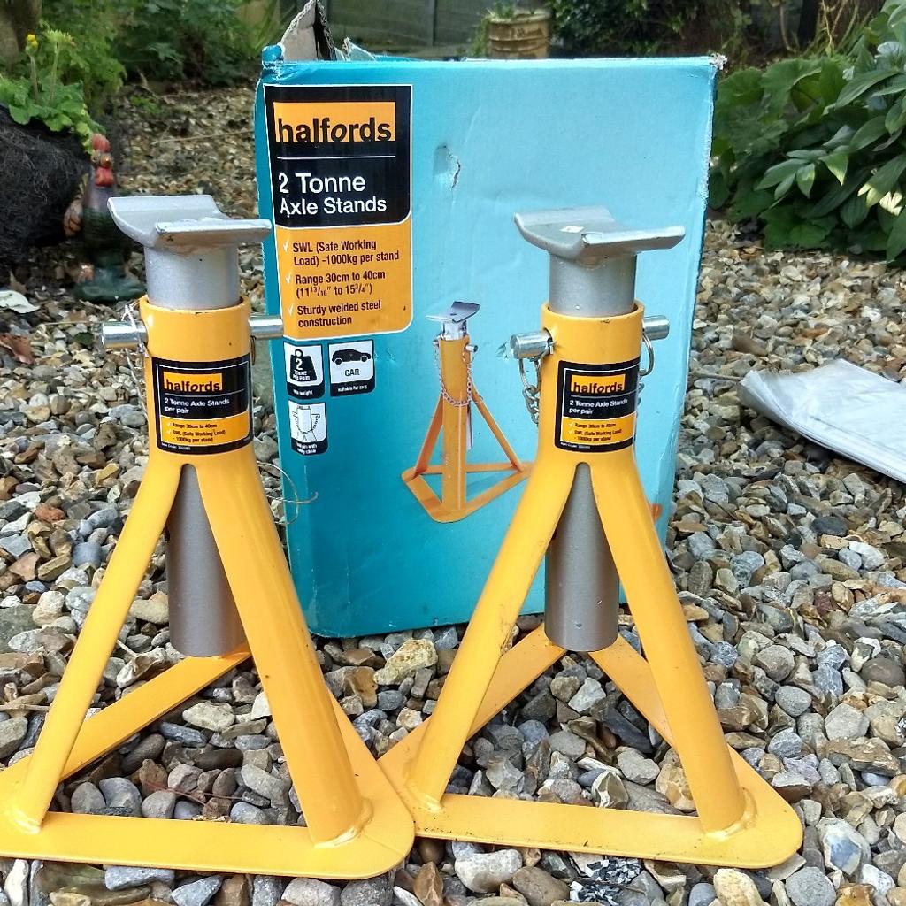 Halfords 2 tonne car axle stands in Preston für £ 10,00 zum Verkauf ...