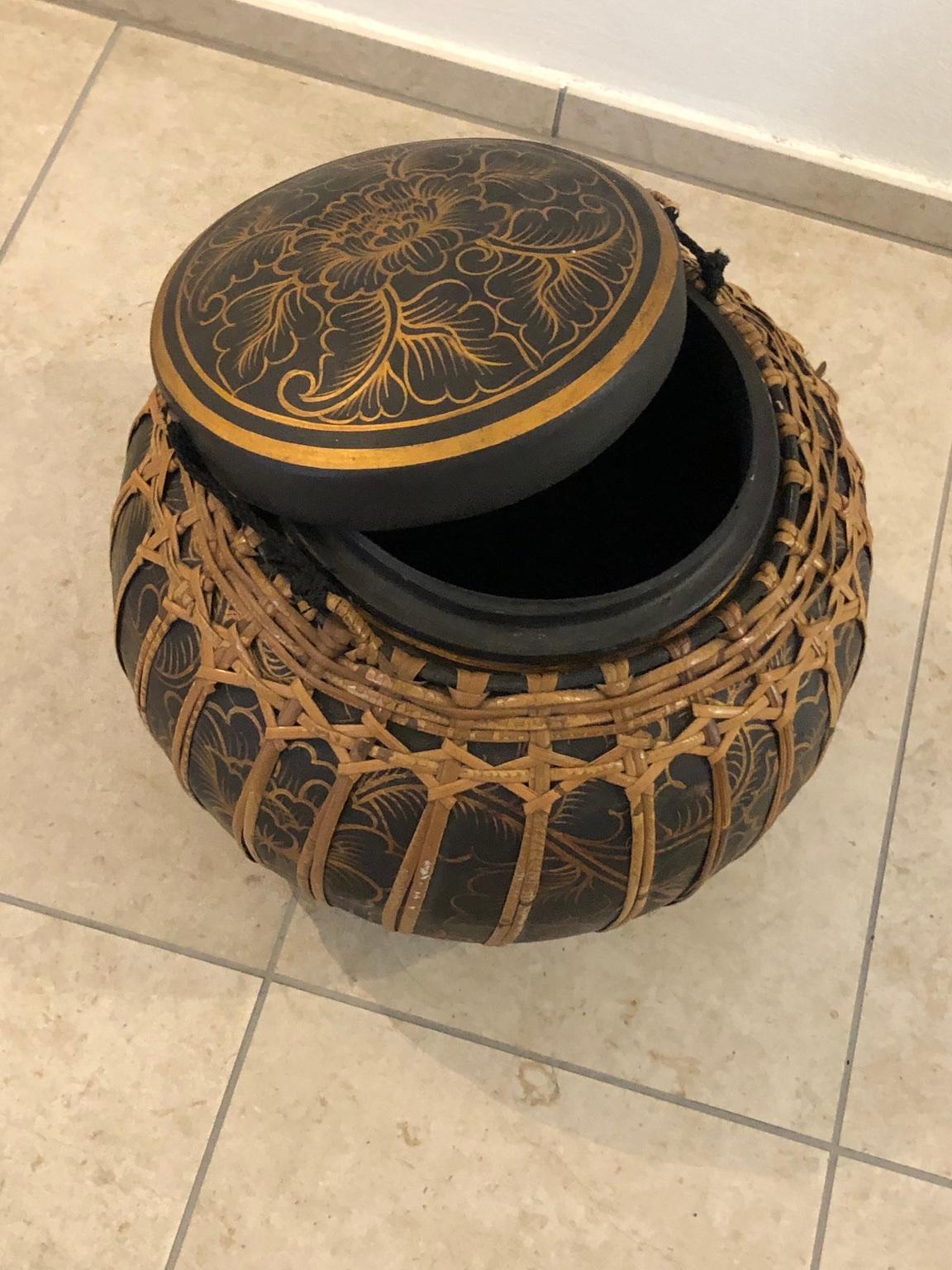 Runde Box mit Deckel, Deko in 9494 Schaan für 5,00 CHF zum Verkauf ...