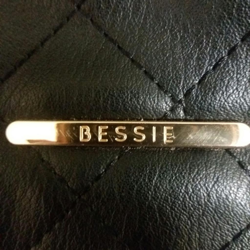 Black Bessie Backpack in N4 London für £ 12,00 zum Verkauf | Shpock AT