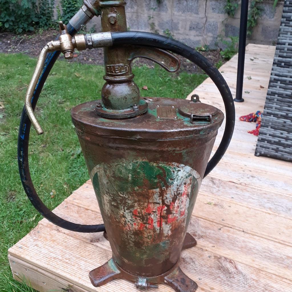 castrol vintage oil dispenser pump in WA8 Widnes für 60,00 £ zum ...
