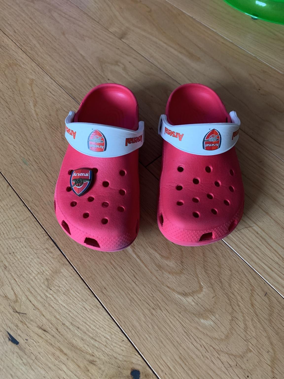 Arsenal Crocs for kids in E4 London Borough of Waltham Forest für 4,00 ...