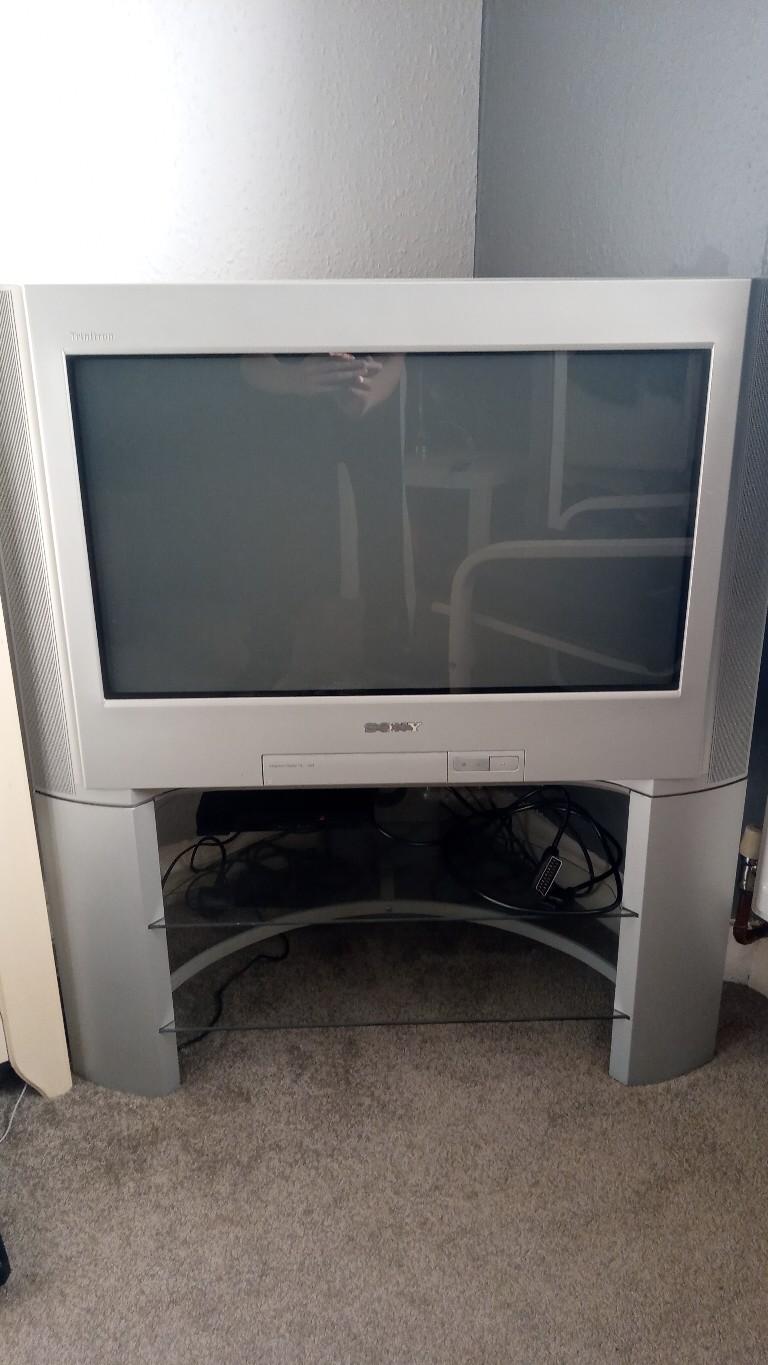 sony trinitron crt tv with stand 28in in CR0 Croydon für 35,00 £ zum ...