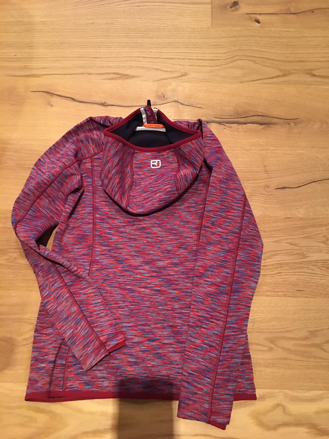 Damen Ortovox Merino Jacke mit Kapuze in 6844 Gemeinde Altach für € 130 ...