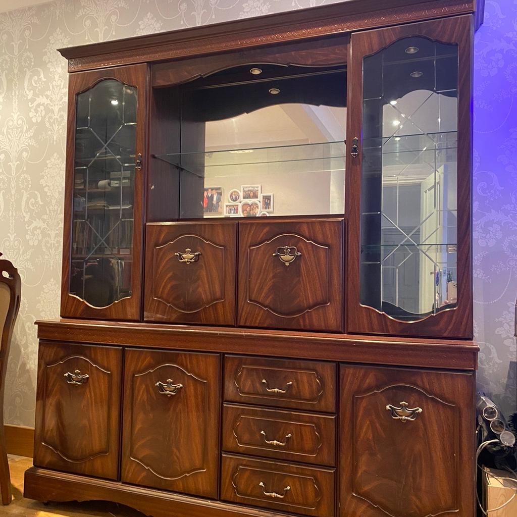 Large display cabinet in RM1 Havering für 60,00 £ zum Verkauf | Shpock DE