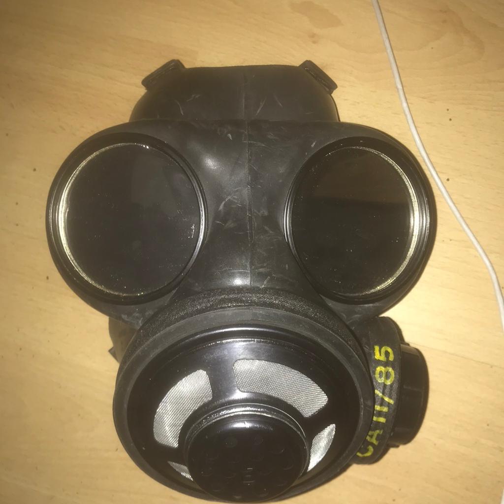 Canadian C3 Military Gas Mask + Adapter in RM10 Dagenham für £ 40,00 ...