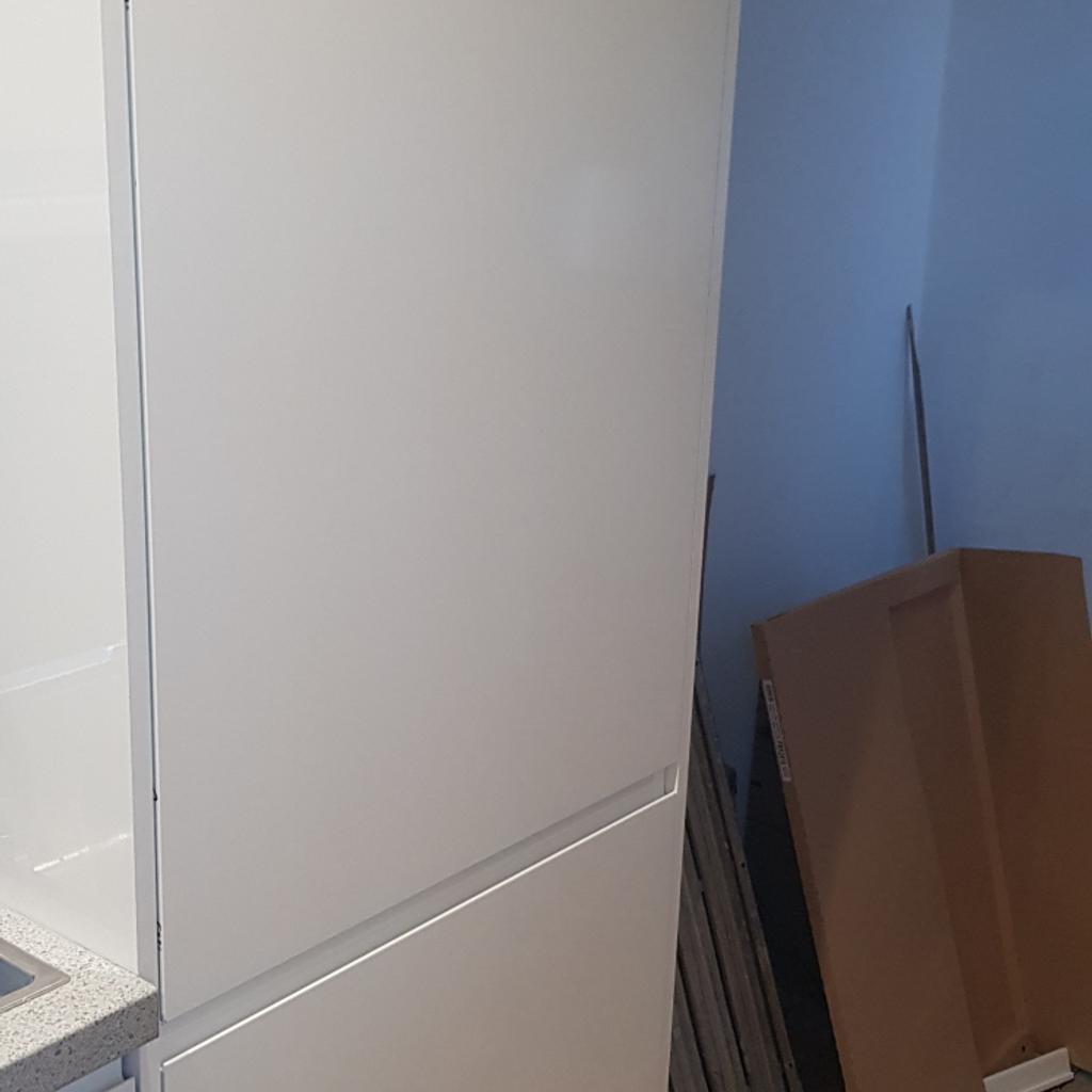 Howdens integrated F.Freezer 70/30 tower. in BD5 Bradford für £ 150,00 ...