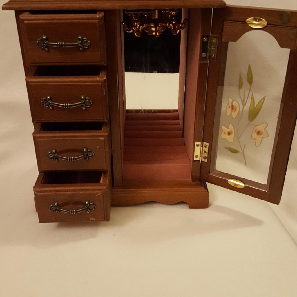 VINTAGE MELE WOODEN WARDROBE JEWELLERY BOX in B28 Birmingham für £ 3,50 ...