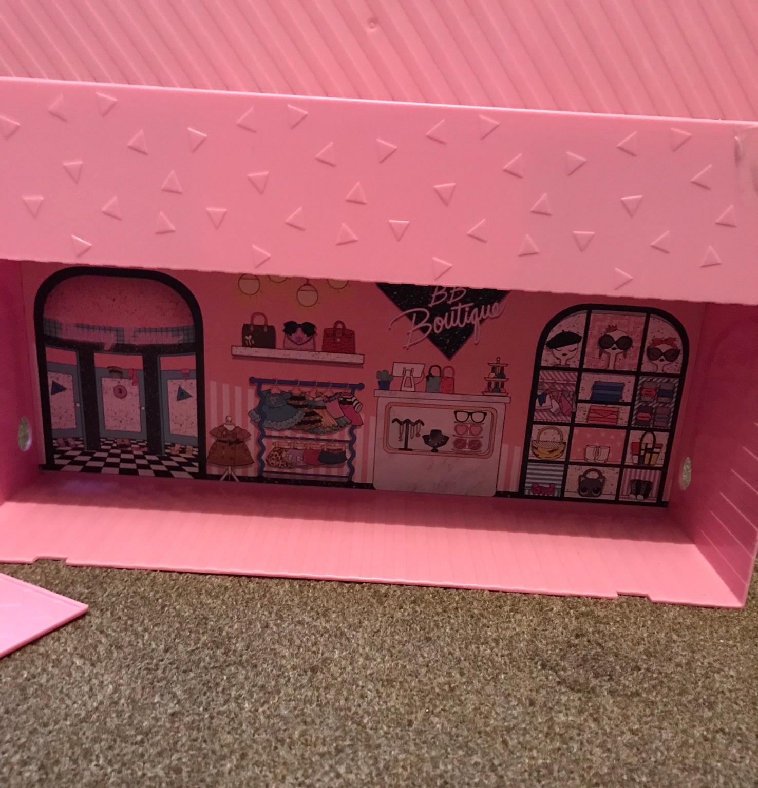 Lol Display Stand with Play Area and Storage in CV6 Coventry für 7,00 ...