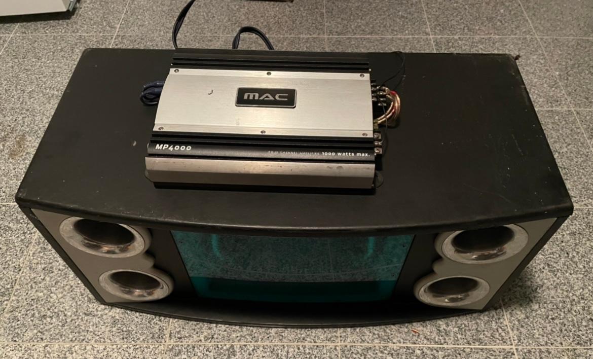 Iconic Subwoofer + Endstufe für Auto in 9020 Klagenfurt für 120,00 ...