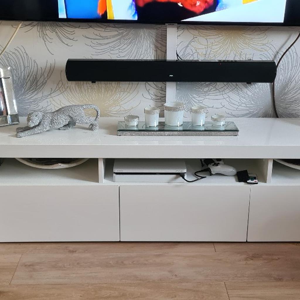 high gloss tv unit in WN1 Wigan for £50.00 for sale | Shpock