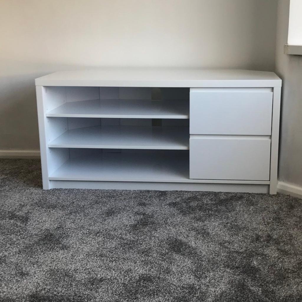 High gloss white tv unit (Corner) in S60 Rotherham für £ 60,00 zum Verkauf | Shpock AT