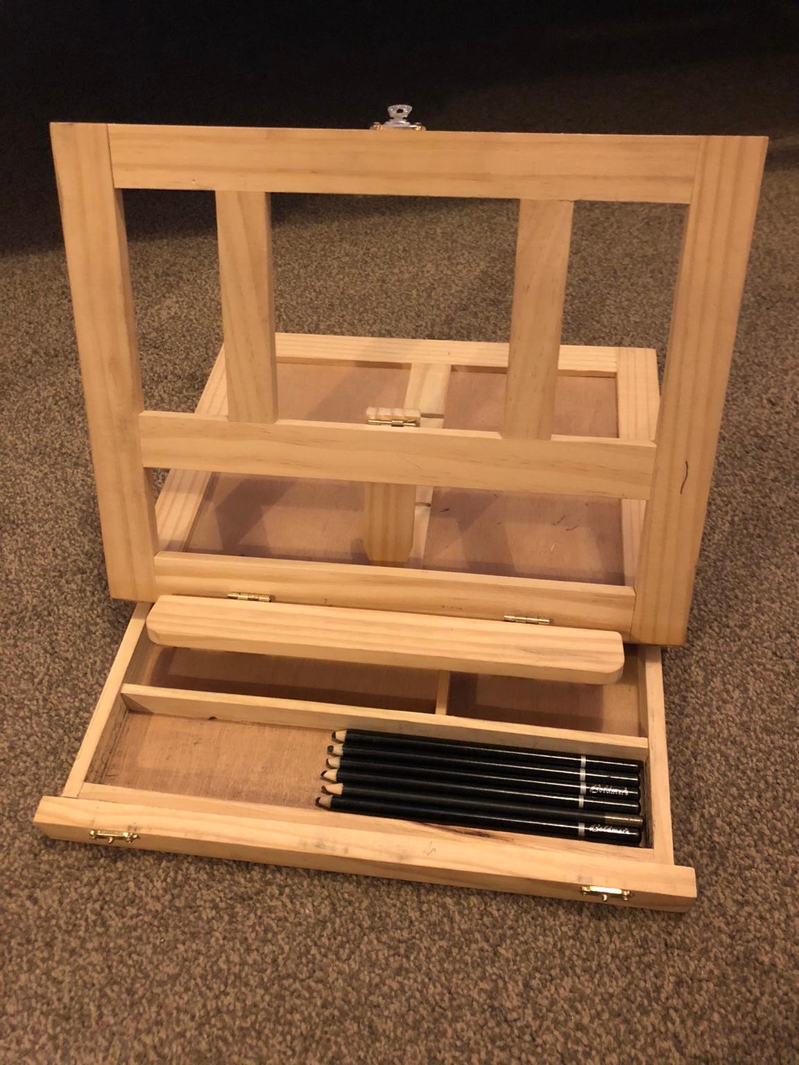 Portable Easel & storage case in WF5 Wakefield for £5.00 for sale | Shpock