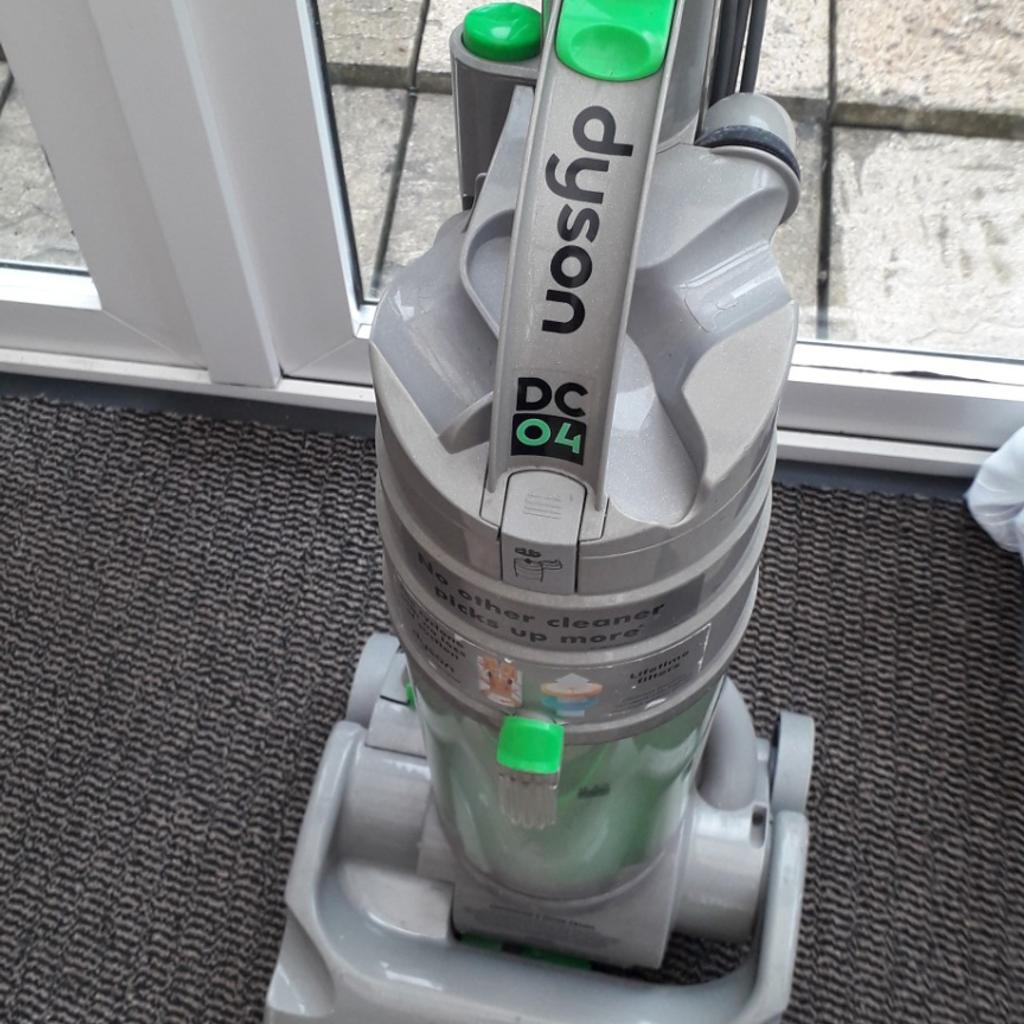 Dyson DC04 Upright Vacuum Cleaner in Strood für 10,00 £ zum Verkauf ...