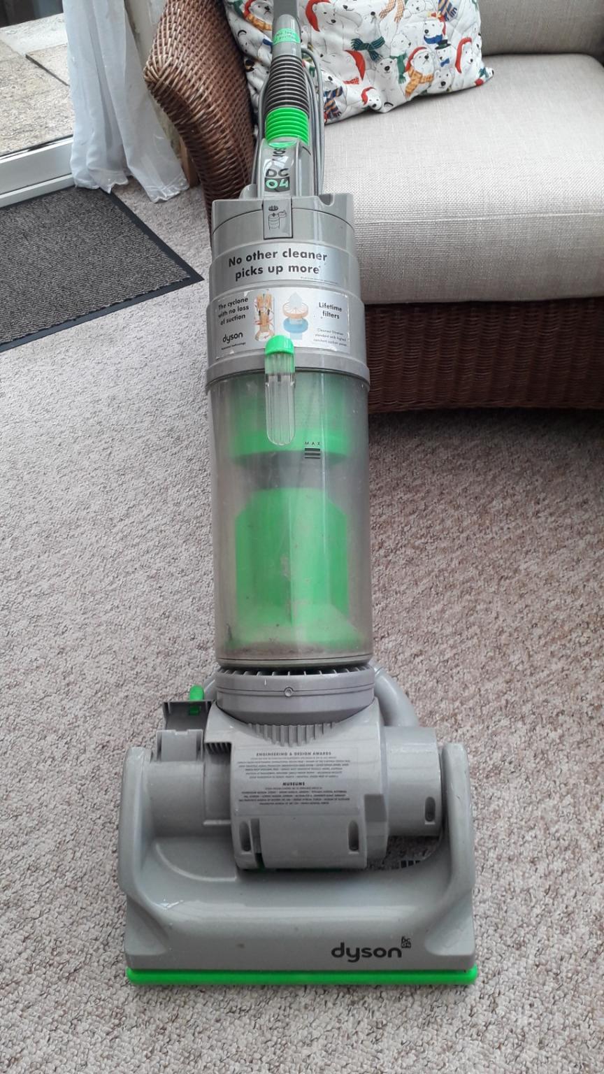 Dyson DC04 Upright Vacuum Cleaner in Strood für 10,00 £ zum Verkauf ...
