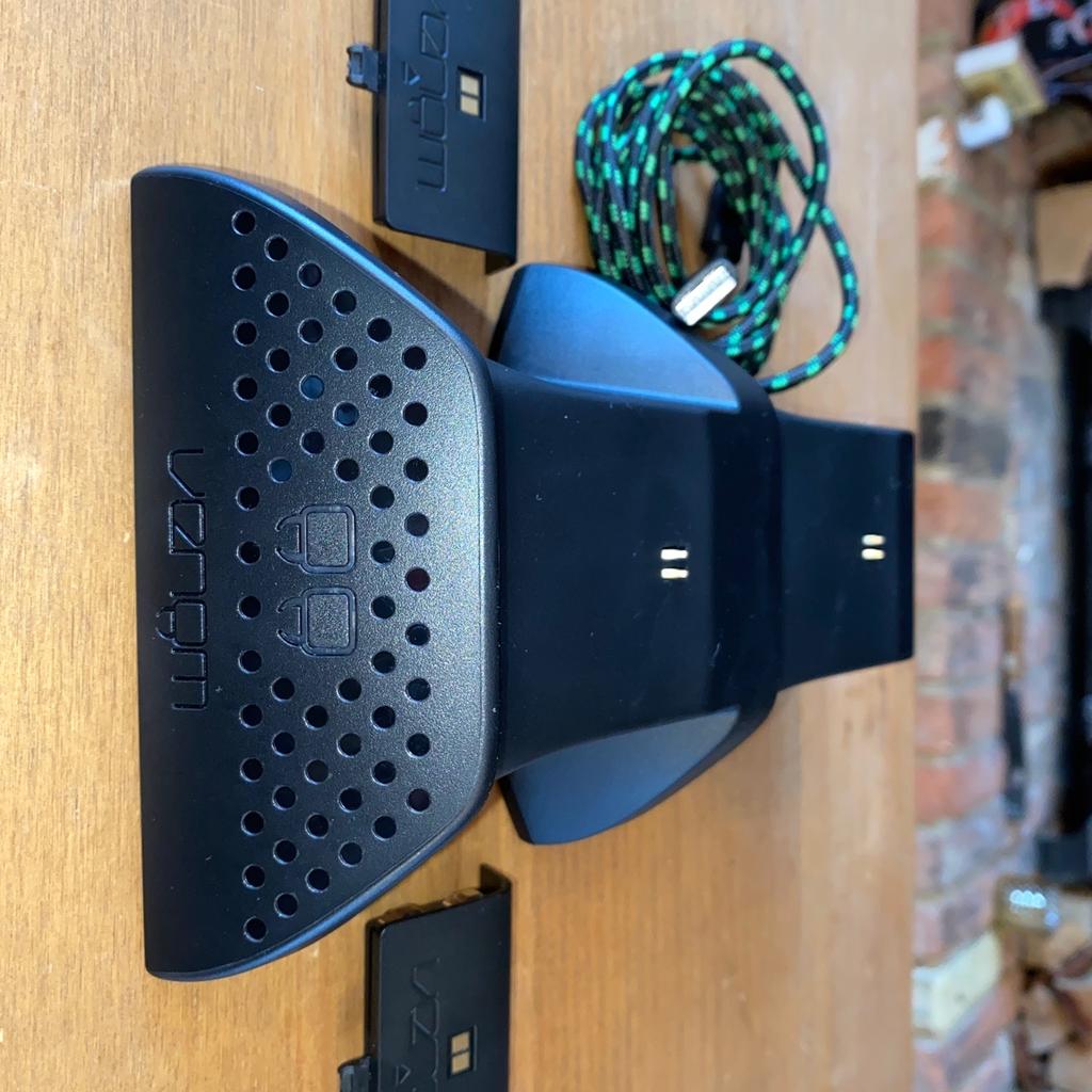 Venom Xbox Series X controller charging dock in SS16 Basildon für £ 10 ...