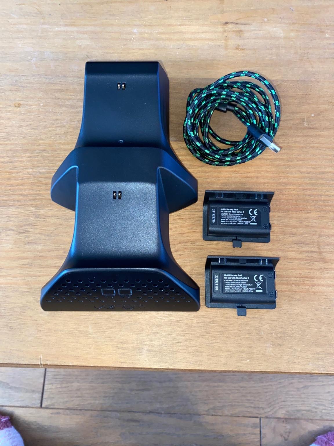 Venom Xbox Series X controller charging dock in SS16 Basildon für £ 10 ...