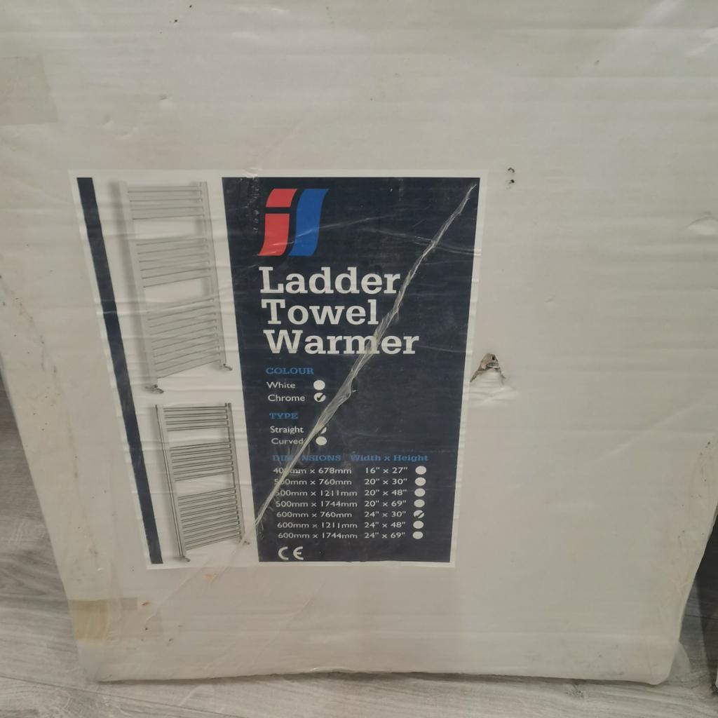 2 chrome towel radiators in L16 Liverpool für £ 15,00 zum Verkauf ...