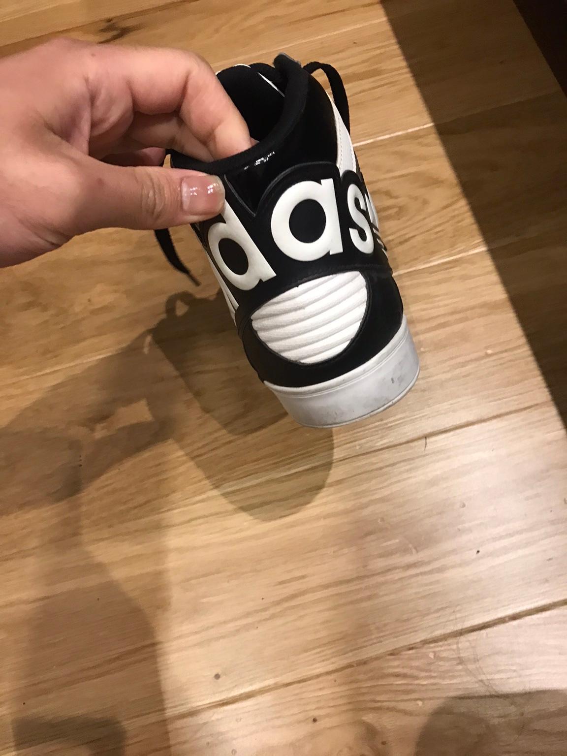Authentic Adidas snickers in WC2H London für 40,00 £ zum Verkauf ...