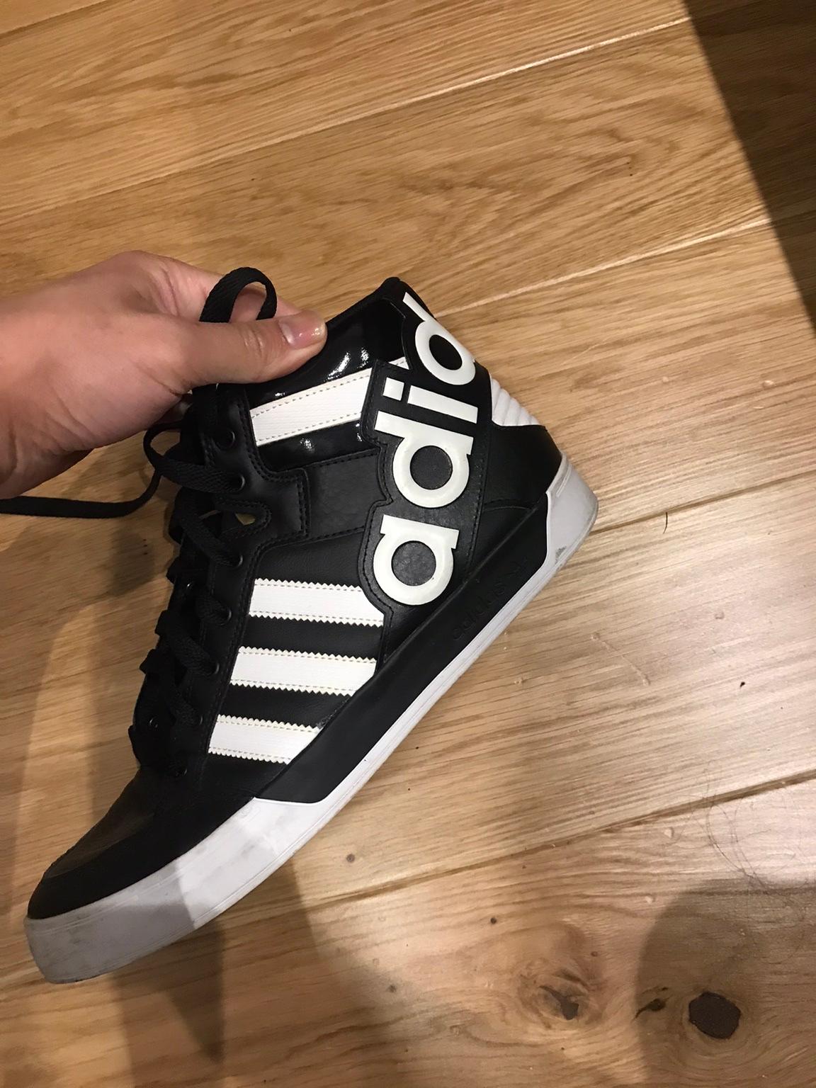 Authentic Adidas snickers in WC2H London für 40,00 £ zum Verkauf ...