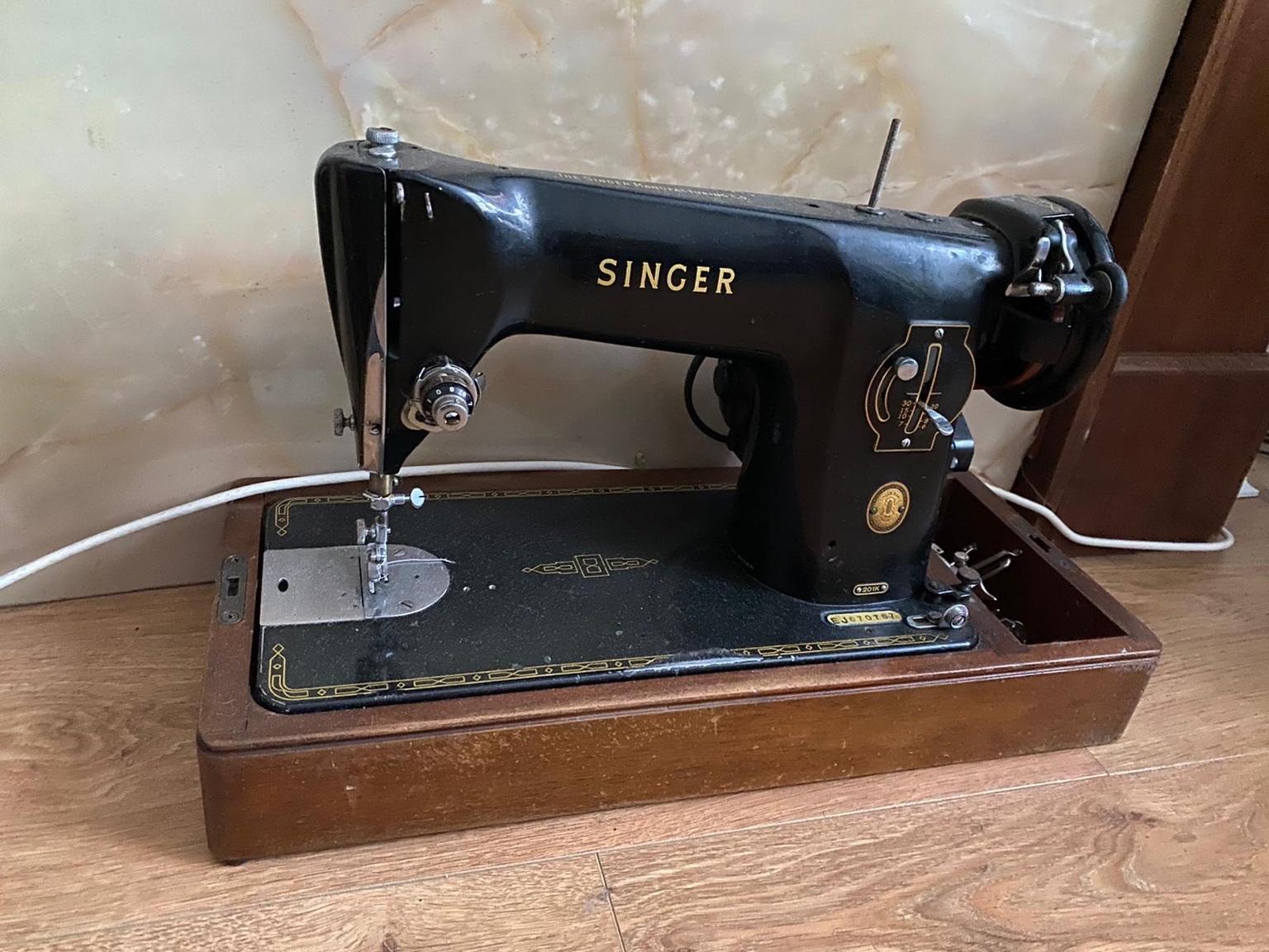 SINGER Sewing Machine in E17 London for £20.00 for sale | Shpock