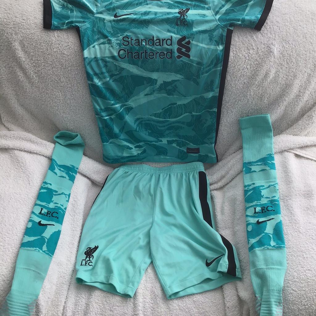 Liverpool FC away kit in L30 Sefton für £ 20,00 zum Verkauf | Shpock AT