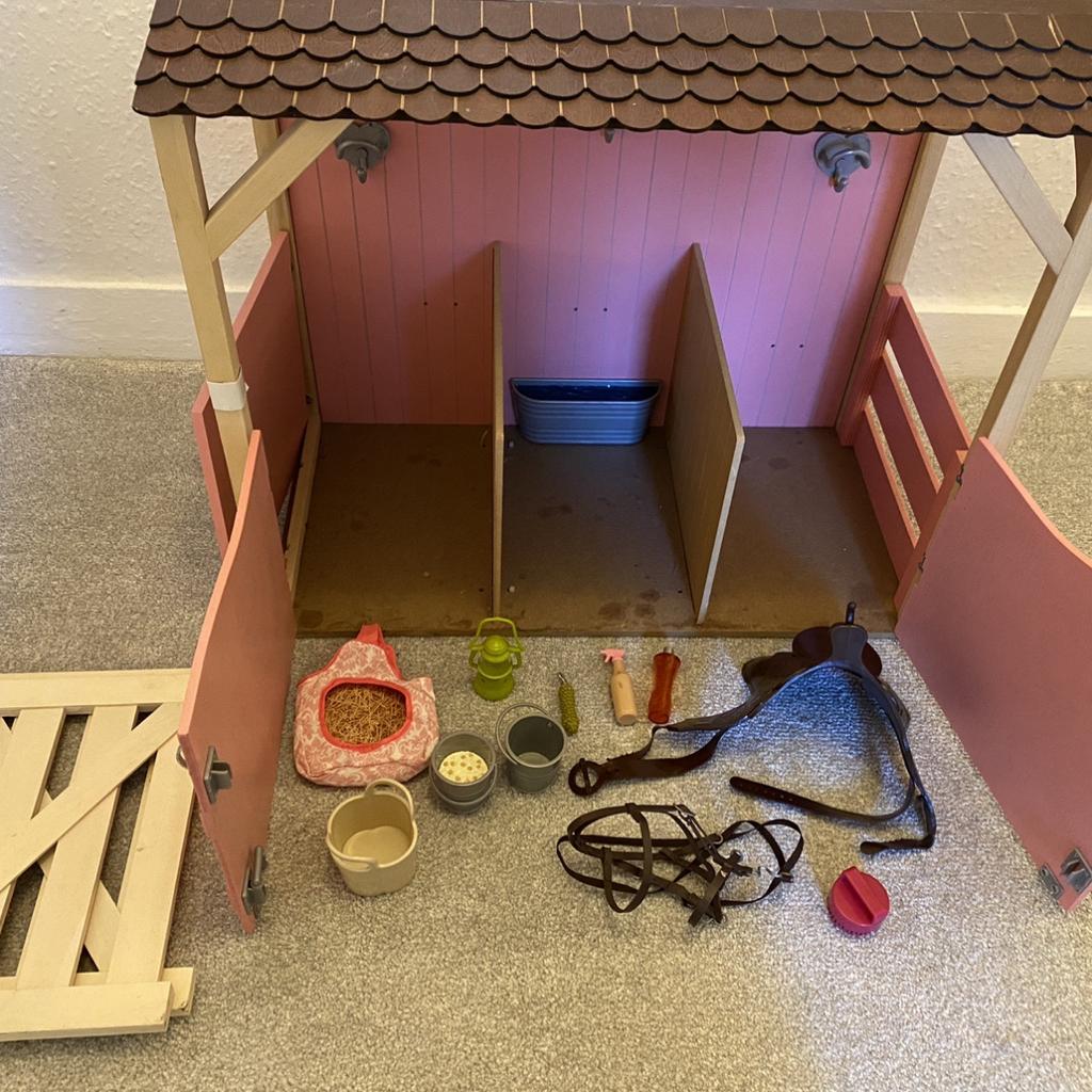 Our Generation Stable in Rotherham für 10,00 £ zum Verkauf | Shpock DE